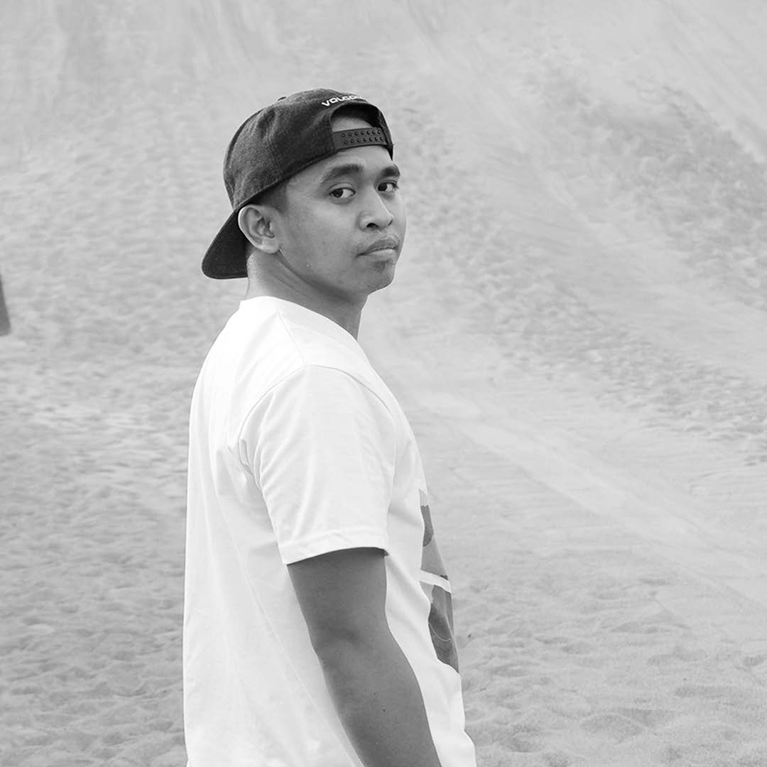 MJay Molit | Graphic Designer